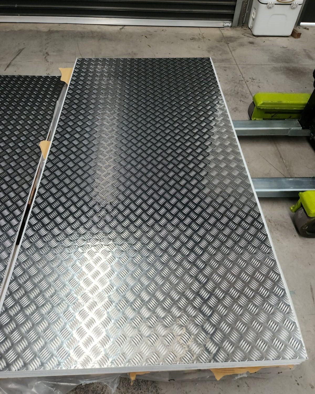 Plat Bordes / Plat Kembang Anti Slip | Plat.Besi.co.id